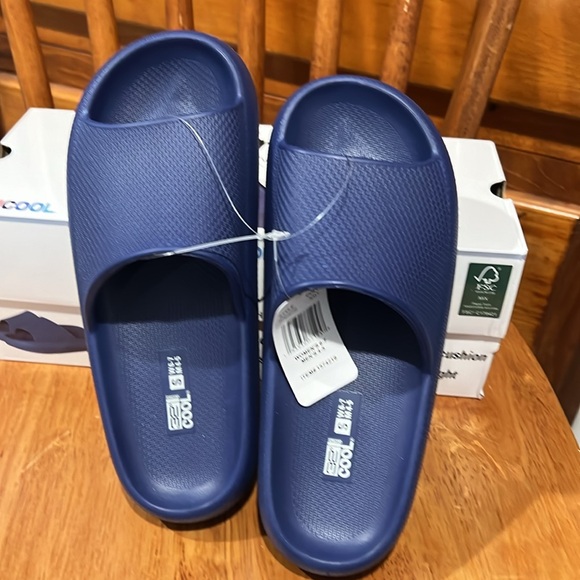 32 Degrees | Shoes | 32 Degrees Unisex Cushion Slide Size On The Pictures | Poshmark